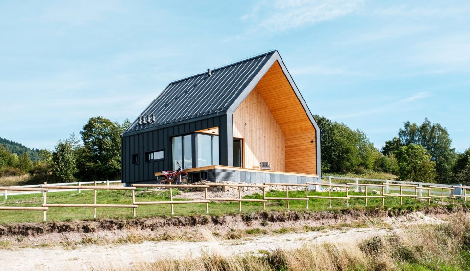 Skeletal construction. Fast building - Simple House